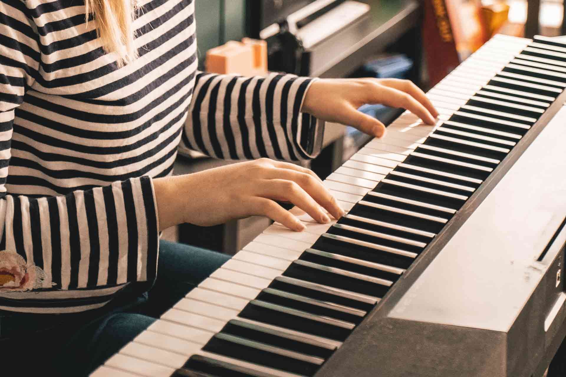 Unlocking Melodies at Home: The Benefits of Piano Classes at Home ...