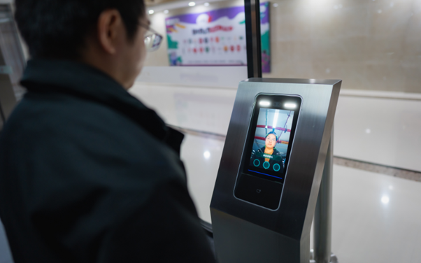 Face vs. Fingerprint Access Systems: Pros & Cons in Singapore - otranation Face vs. Fingerprint Access Systems: Pros & Cons in Singapore - otranation